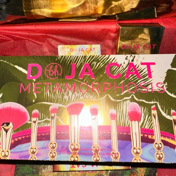 BH Cosmetics | Makeup | Htf Bh Cosmetics X Doja Cat Mega Set W Gold Bag ...